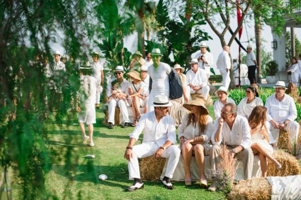 A stunning all-white-on-the-night surprise wedding! - Engaged and Ready